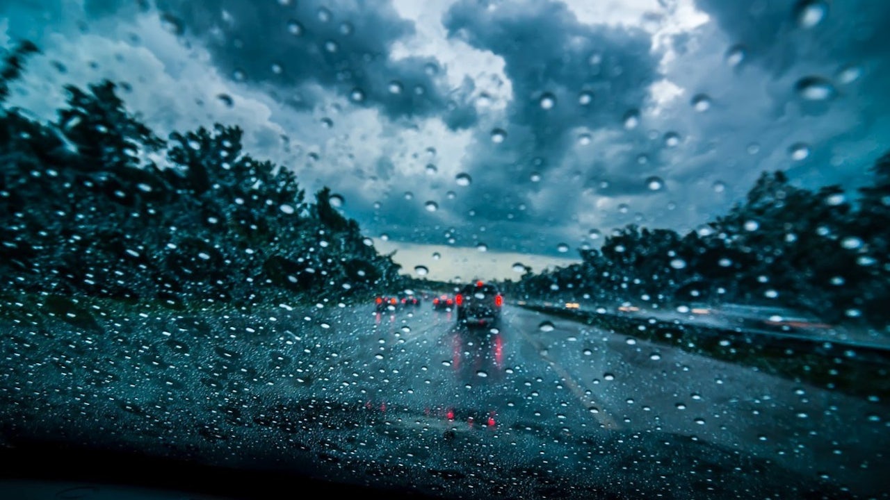 UK Road Safety: Stopping Distances & 2-Second Rule